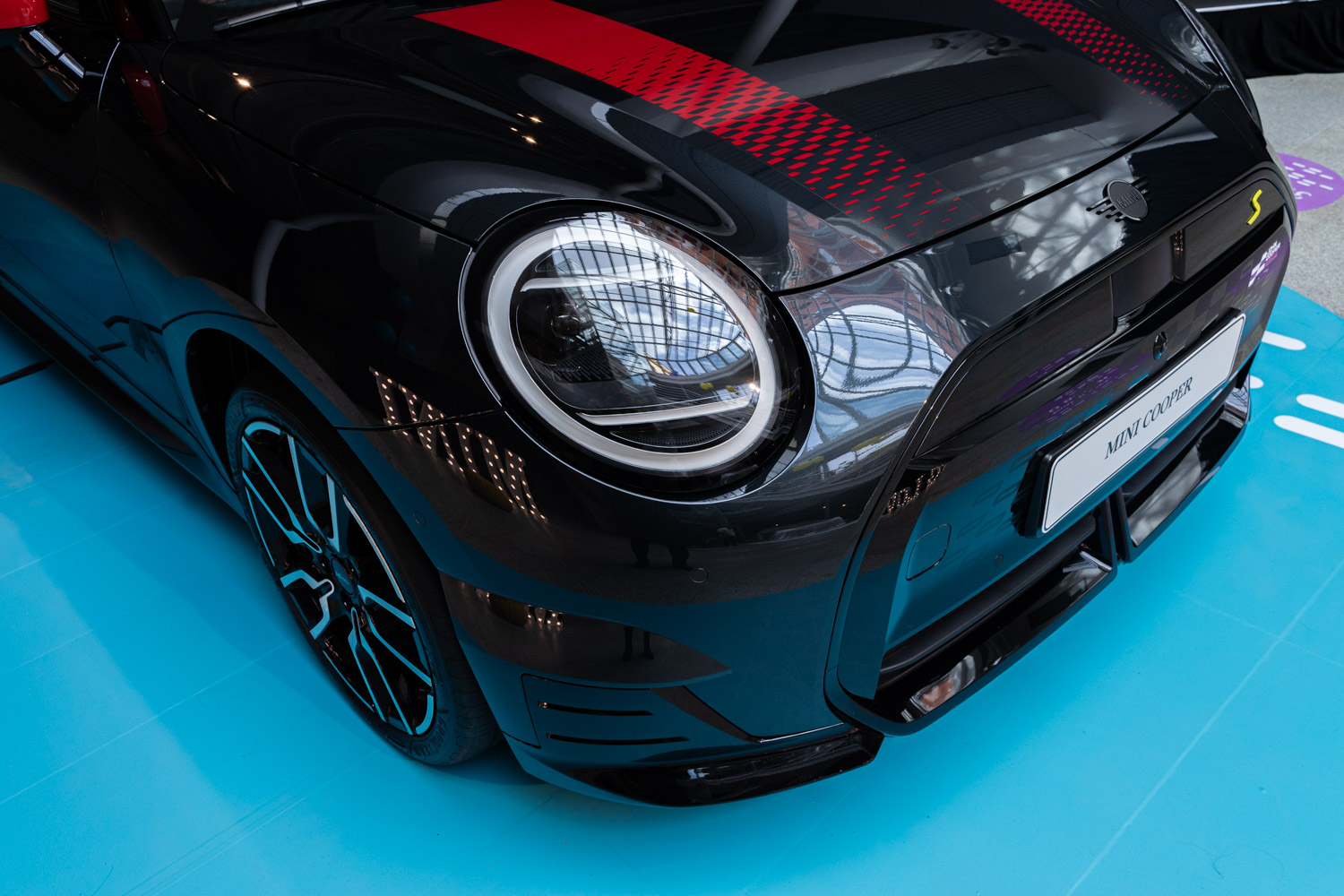 NOVÁ ELEKTRICKÁ RODINA MODELŮ MINI | BMW invelt Praha